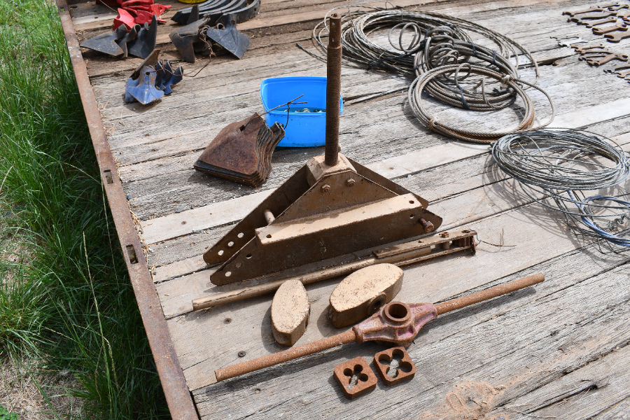 Lot 206 - Pipe bender & pipe threader | AuctionsPlus