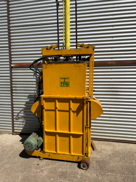 Lot 101 - TPW SLIMLINE MK2 WOOL PRESS | AuctionsPlus