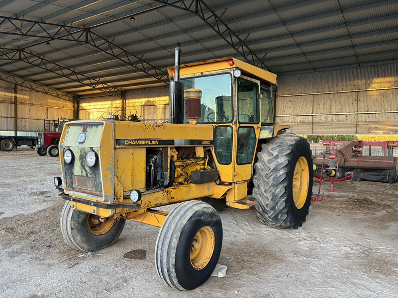 Lot 1 - Chamberlain 4280 Tractor | AuctionsPlus