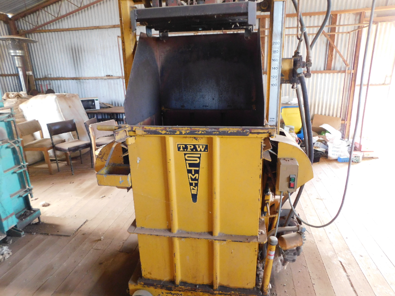 Lot 108 - TPW SLIMLINE WOOL PRESS Good condition | AuctionsPlus