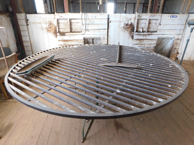 Lot 117 - 1 ROUND WOOL TABLE Good Condition | AuctionsPlus