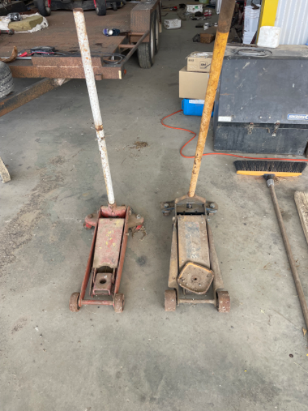 Lot 149 - Trolley Jacks | AuctionsPlus