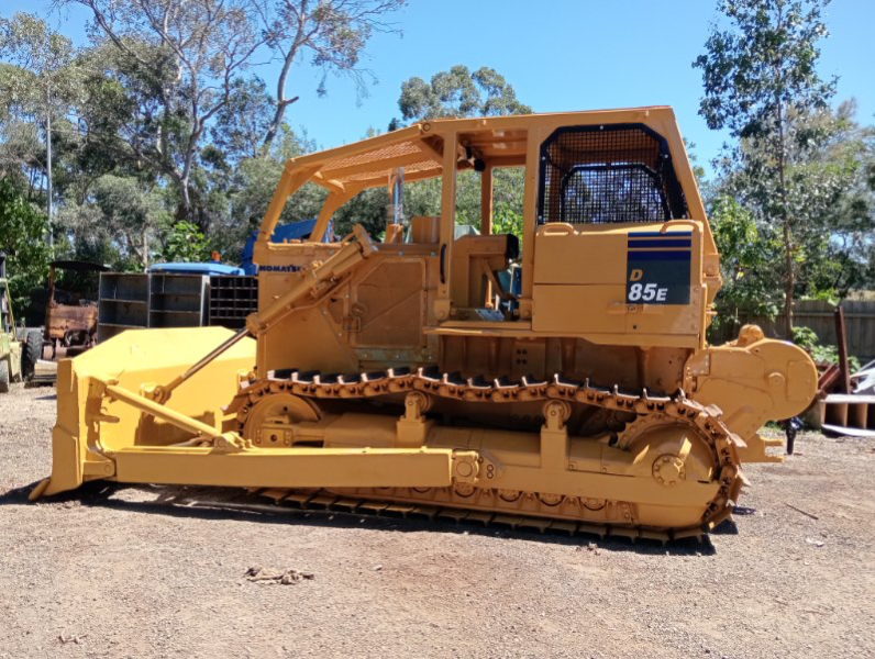 Lot 42 - KOMATSU D85-18 BULLDOZER. | AuctionsPlus