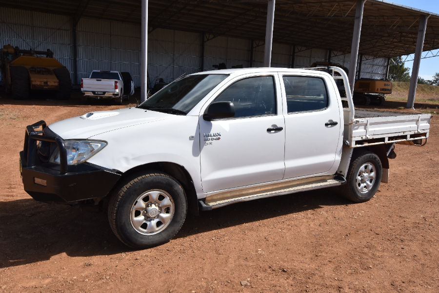 Lot 22 - 2009 Toyota Hilux dual cab ute, 262,000Km, Rego 25th Feb 2025 ...