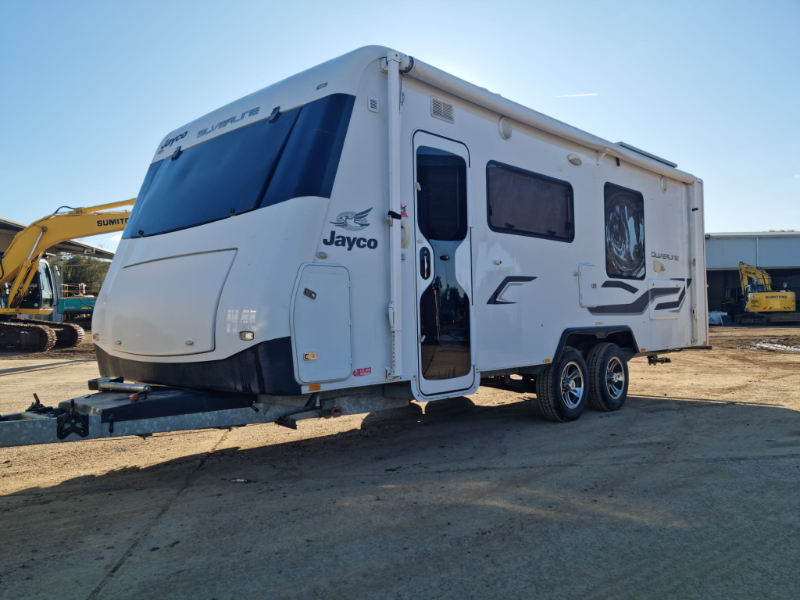 LOT 47 - 2015 Jayco Silverline Caravan top of the range | AuctionsPlus