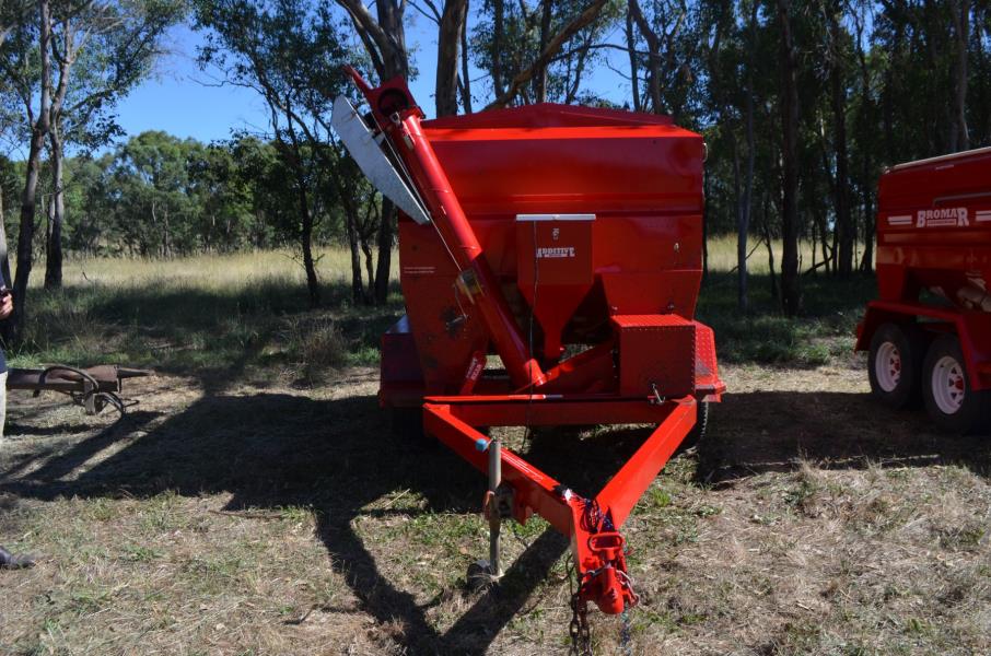 Lot 17 - Bromar twin bin multi feeder | AuctionsPlus