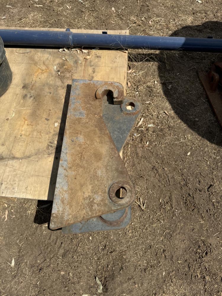 Lot 167 - Active loader quick attach plates | AuctionsPlus
