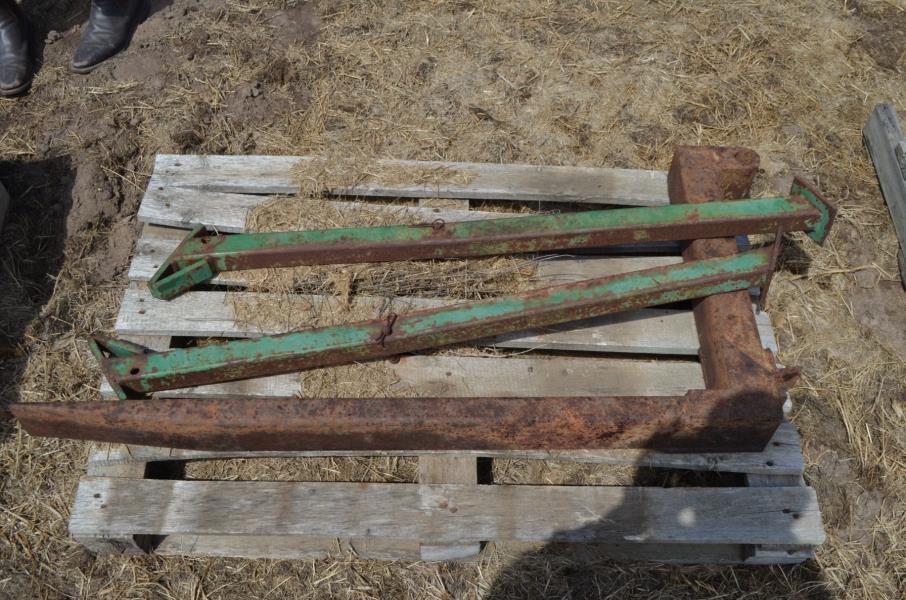 Lot 95 - Front end loader parts | AuctionsPlus