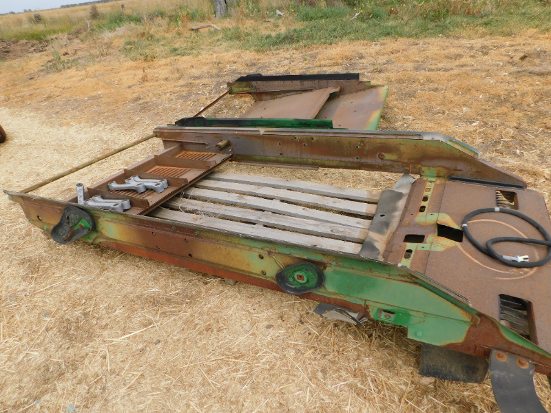 Lot 145 - Shaker pan out of 9760 harvestor | AuctionsPlus