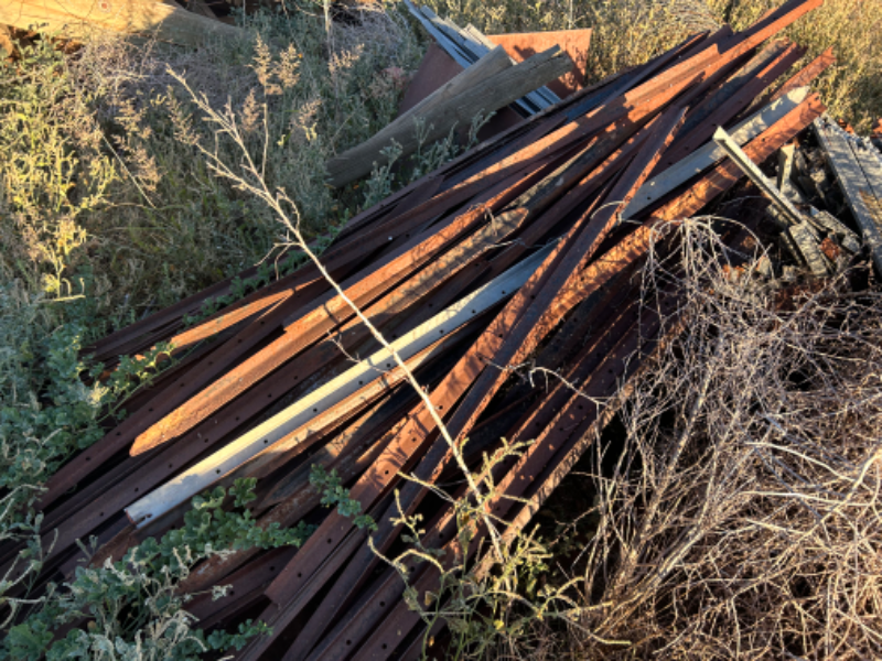 Lot 60 - Asorted Used Steel Pegs & Posts x 50 | AuctionsPlus