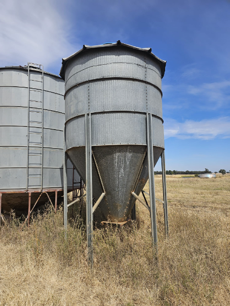 LOT 79 - Seed Silo 8T approx | AuctionsPlus