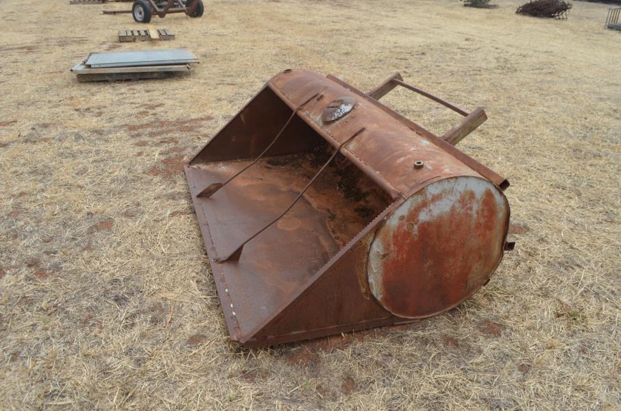 Lot 135 - 7ft Grain Bucket | AuctionsPlus