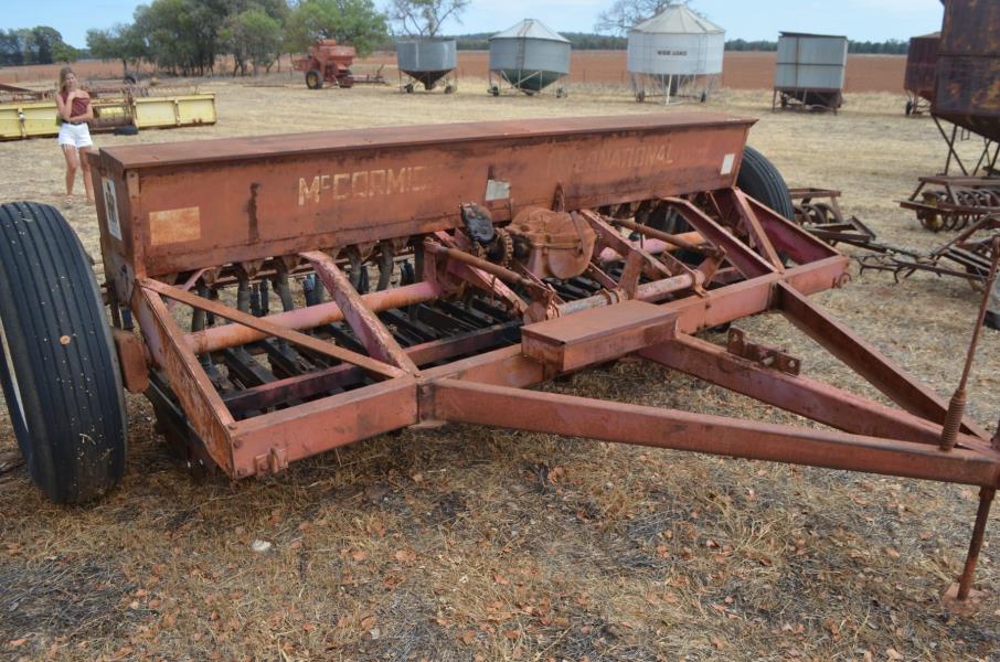 Lot 40 - 20 Row McCormick International Triple Disc Combine | AuctionsPlus