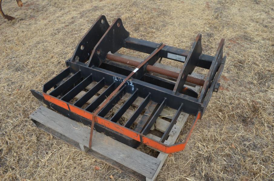 Lot 53 - NEW 3T Pallet Forks | AuctionsPlus