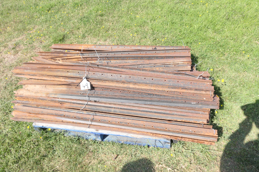 Lot 49 - STEEL POSTS X 120- 14 HOLES | AuctionsPlus