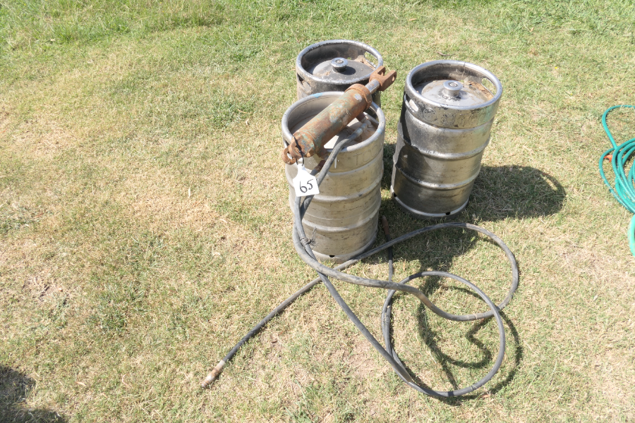 Lot 65 - HYDRAULIC RAM AND 3 EMPTY KEGS | AuctionsPlus
