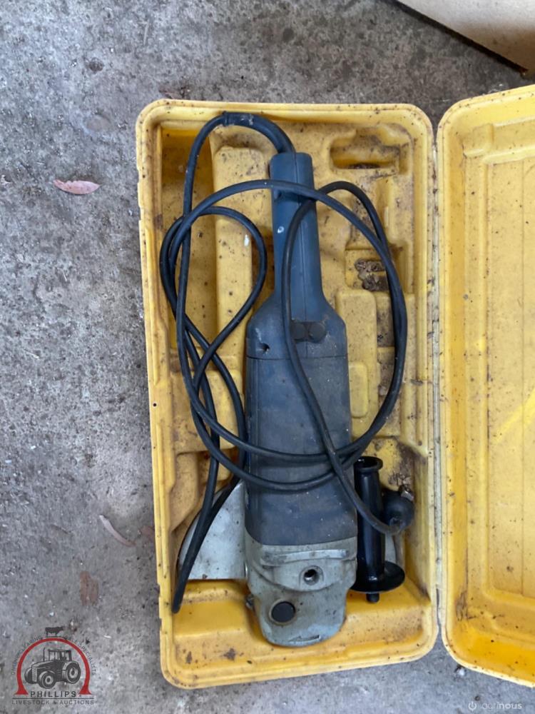 Lot 145 - GMC 9 inch grinder | AuctionsPlus