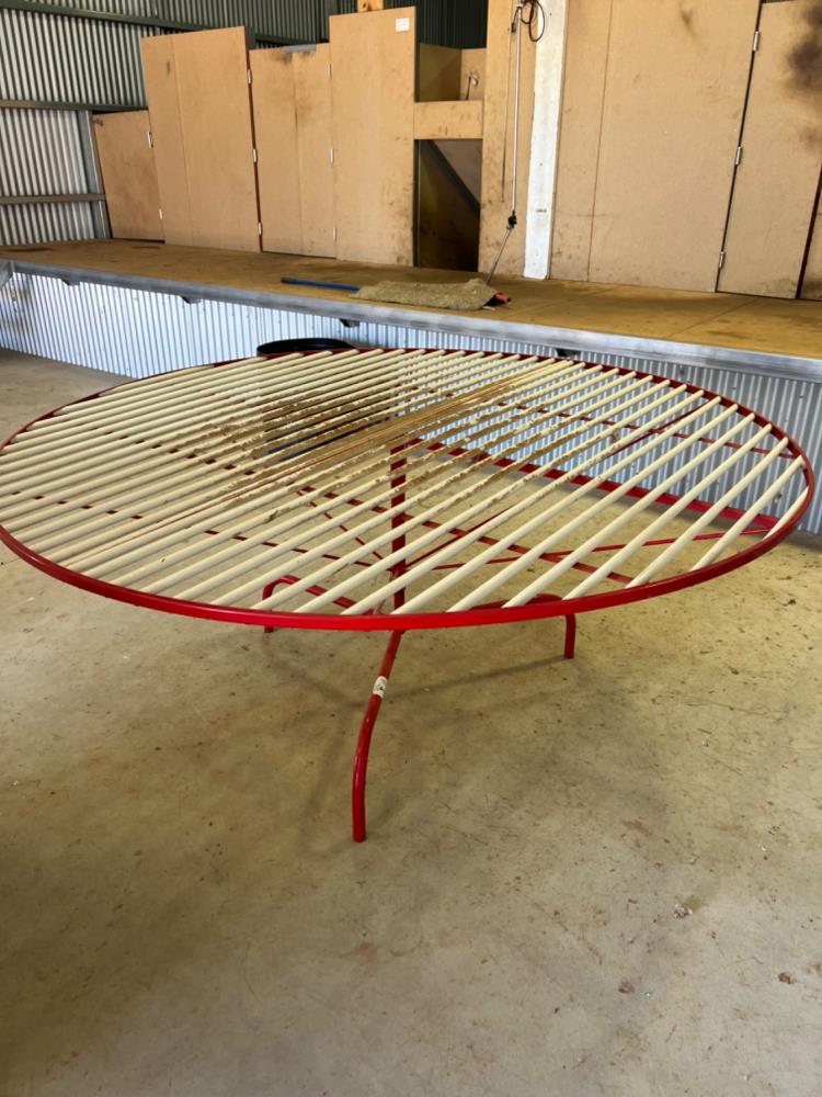 Lot 18 - WOOL TABLE | AuctionsPlus