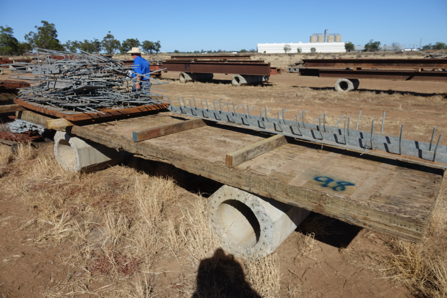 Lot 98 - PROTECTION ANGLE & LIGHT POLE BASE | AuctionsPlus