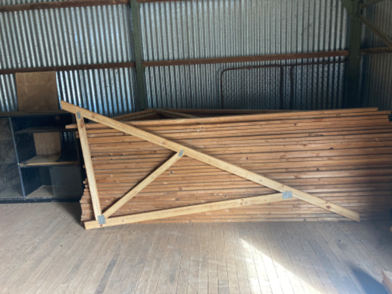 Lot 215 - 32x half A frame trusses | AuctionsPlus