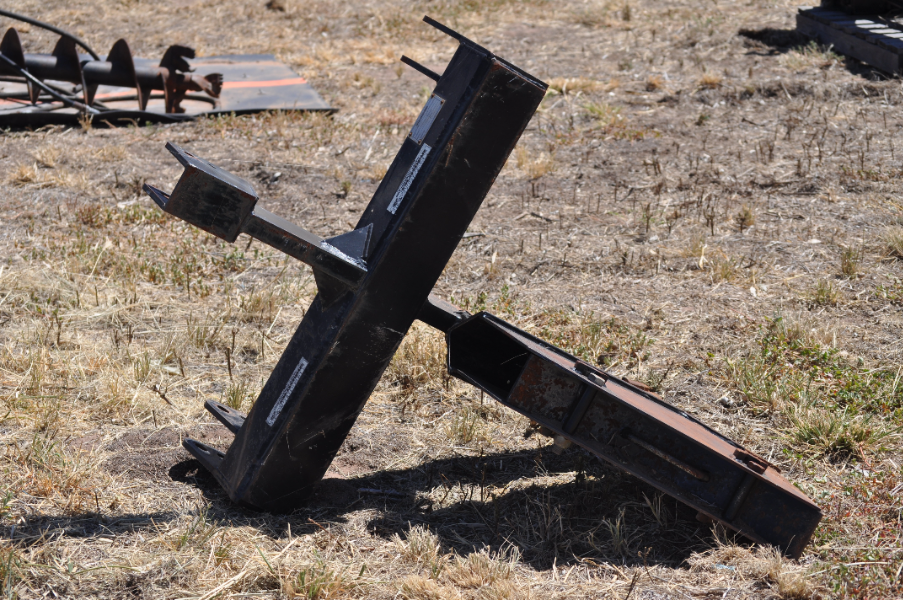 Lot 11 - Challenge 3PL Ripper & Pipe Layer | AuctionsPlus