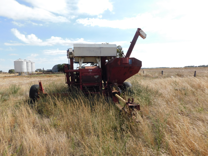 Lot 76 - INTERNATION 726 PTO HARVESTER SEED CLEANER | AuctionsPlus