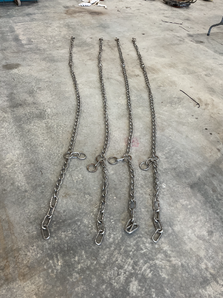 Lot 101 - Approx 10ft Heavy Horse Chains x4 | AuctionsPlus