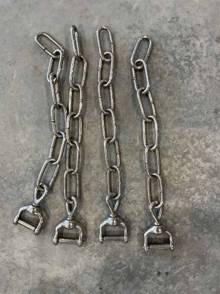Lot 110 - Trace Chains Ends. | AuctionsPlus
