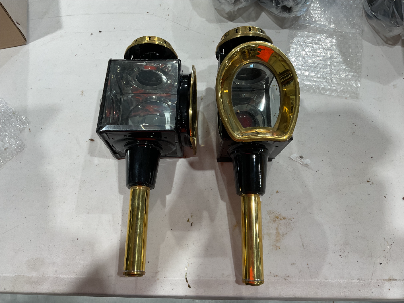 Lot 141 - Brass Horseshoe front Lamps | AuctionsPlus