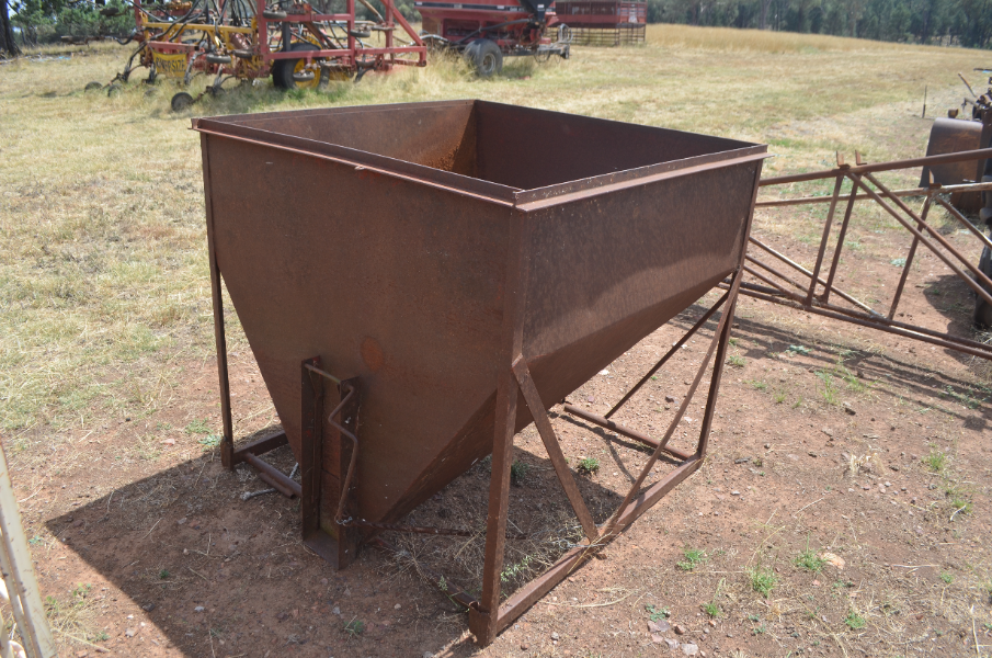 Lot 72 - Sheep Feed Bin | AuctionsPlus
