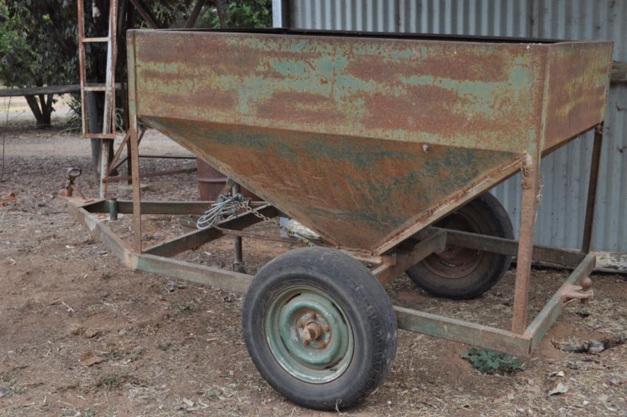 Lot 228 - THORNTON BULK GRAIN FEED OUT CART | AuctionsPlus