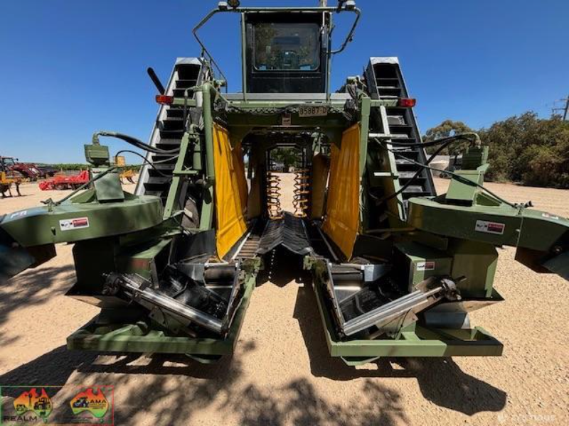 Lot 19 - 1996 Nairn 1230 Grape Harvester | AuctionsPlus