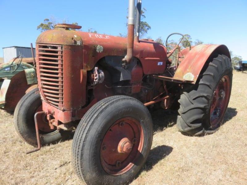 Lot 29 - Case DEX Tractor | AuctionsPlus