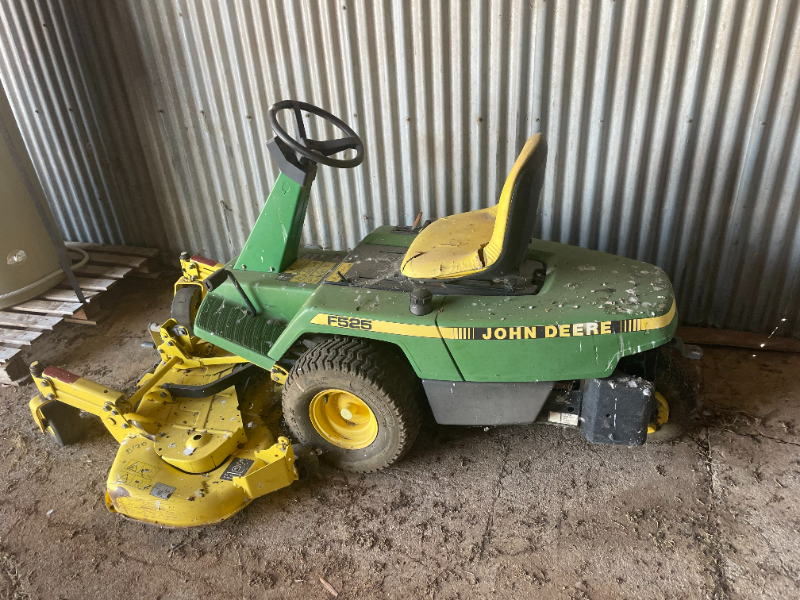 Lot 118 - John Deere F525 Mower - Parts only | AuctionsPlus