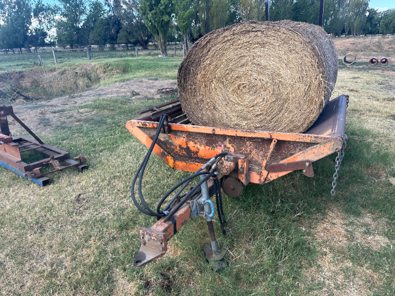Lot 109 - Bale Feedout Cart | AuctionsPlus