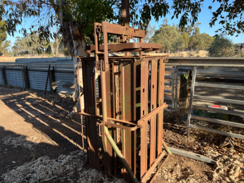 Lot 36 - Sunbeam Levermatic Woolpress | AuctionsPlus