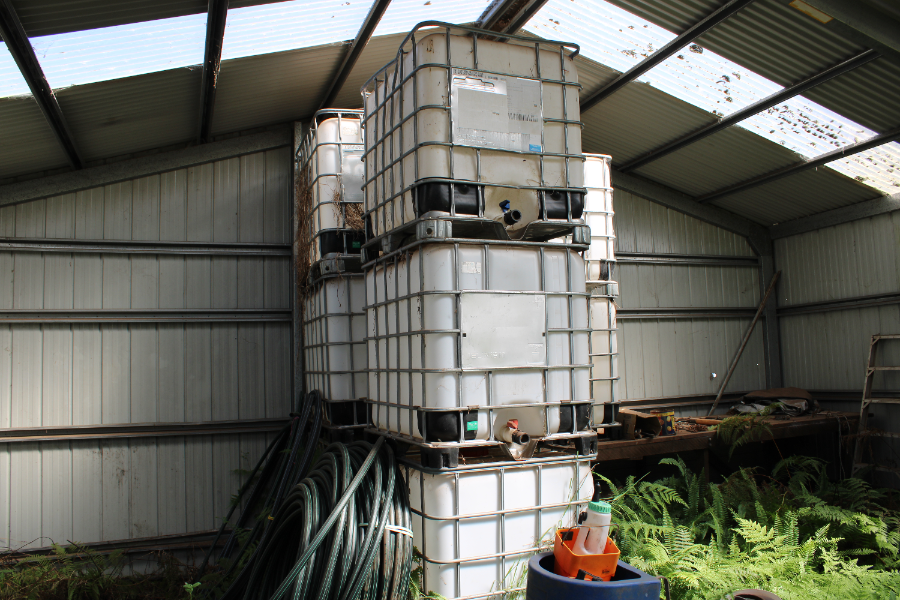 Lot 31 - Water Palacon/IBC | AuctionsPlus