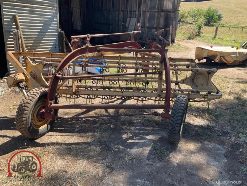 Lot 12 - New Holland 56 roller bar hay rake | AuctionsPlus