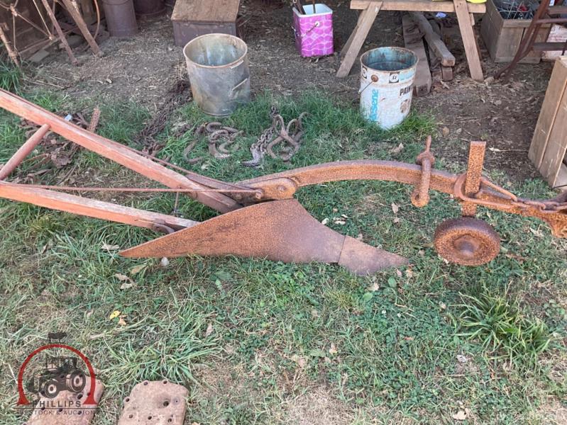 Lot 74 - Vintage single furrow horse drawn plough | AuctionsPlus