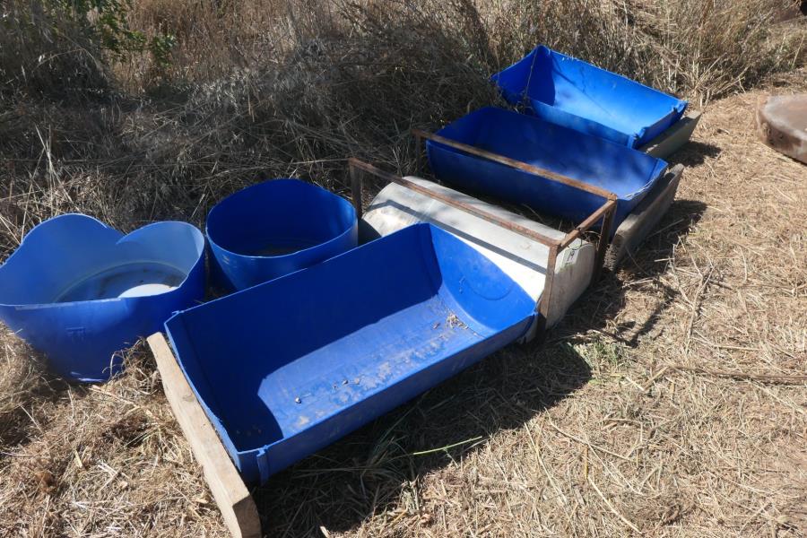 Lot 19 - Assorted feed troughs | AuctionsPlus