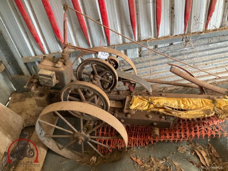 Lot 326 - New Record drag saw with New Record motor | AuctionsPlus