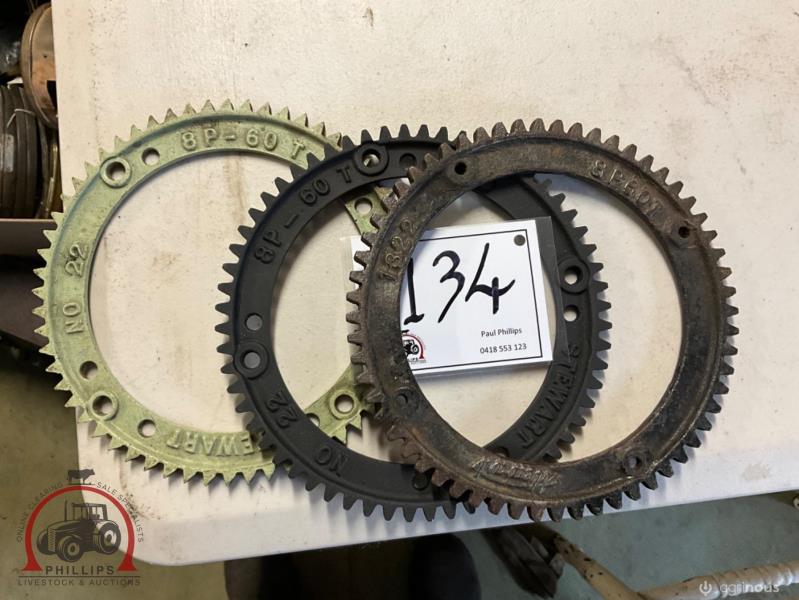 Lot 134 - Model T speedometer No' 22 gear x 3 | AuctionsPlus