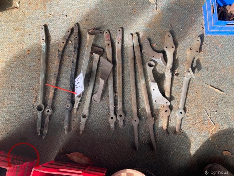 Lot 344 - Austin 7 - Windscreen pillars | AuctionsPlus