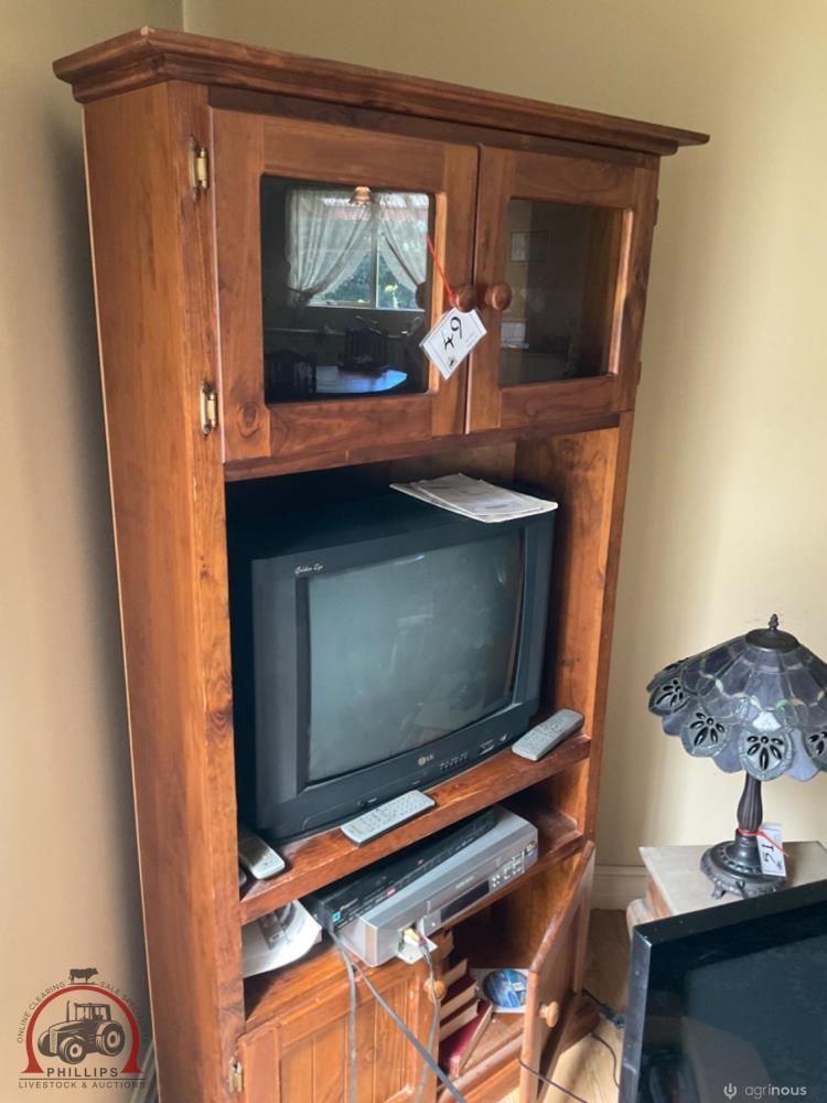 Lot 49 - Pine cabinet only | AuctionsPlus