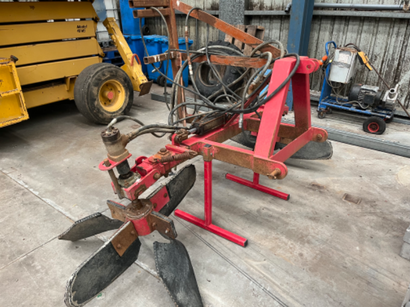 Lot 43 - Serafin Machinery Cane Rake | AuctionsPlus