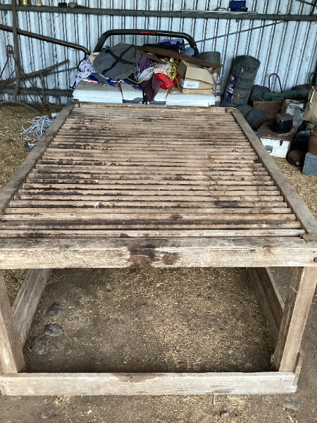 Lot 17 - Wool Table | AuctionsPlus