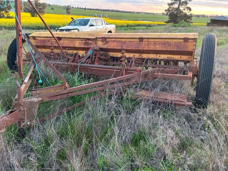Lot 17 - Massey Ferguson Sunshine 500 Combine | AuctionsPlus