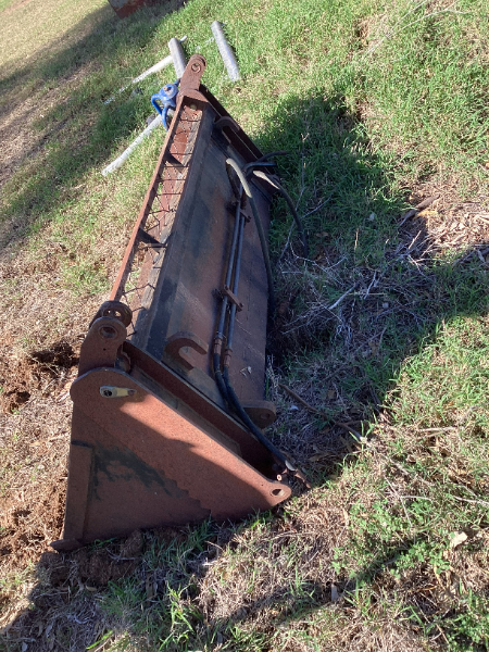 Lot 33 - 3 in 1 Bucket | AuctionsPlus