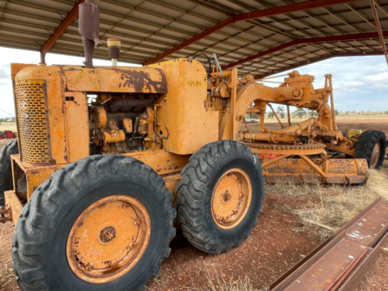 LOT 9 - Alice Chalmers Grader | AuctionsPlus