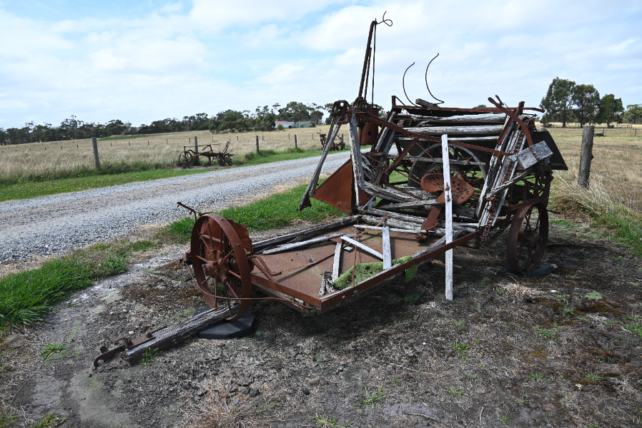 Lot 8 - Implement | AuctionsPlus
